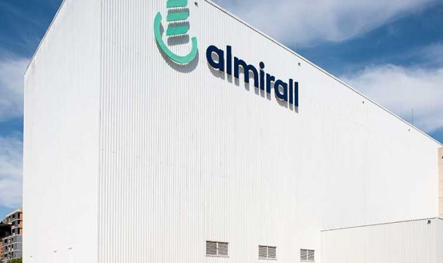 Almirall se recupera y cierra el 2024 con 10 millones de euros de ...