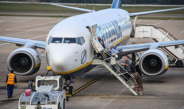 Ryanair eleva su beneficio más del doble, hasta los 820 millones en el ...