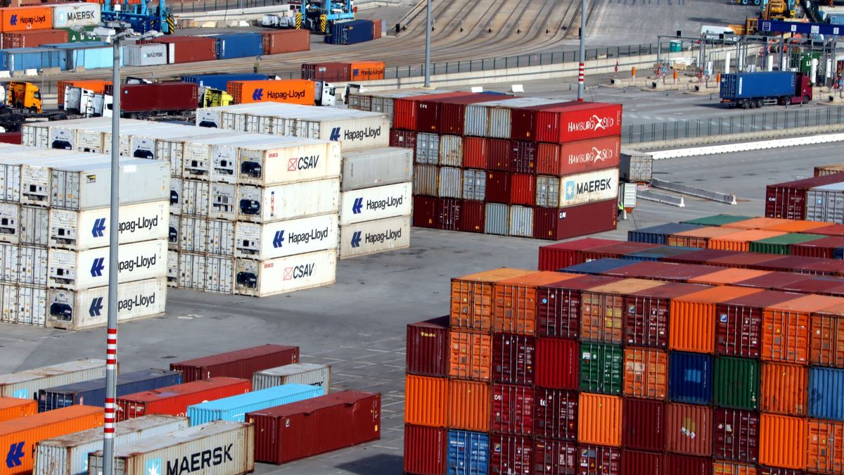 El tráfico de mercancías en el Puerto de Barcelona roza los 24 millones ...